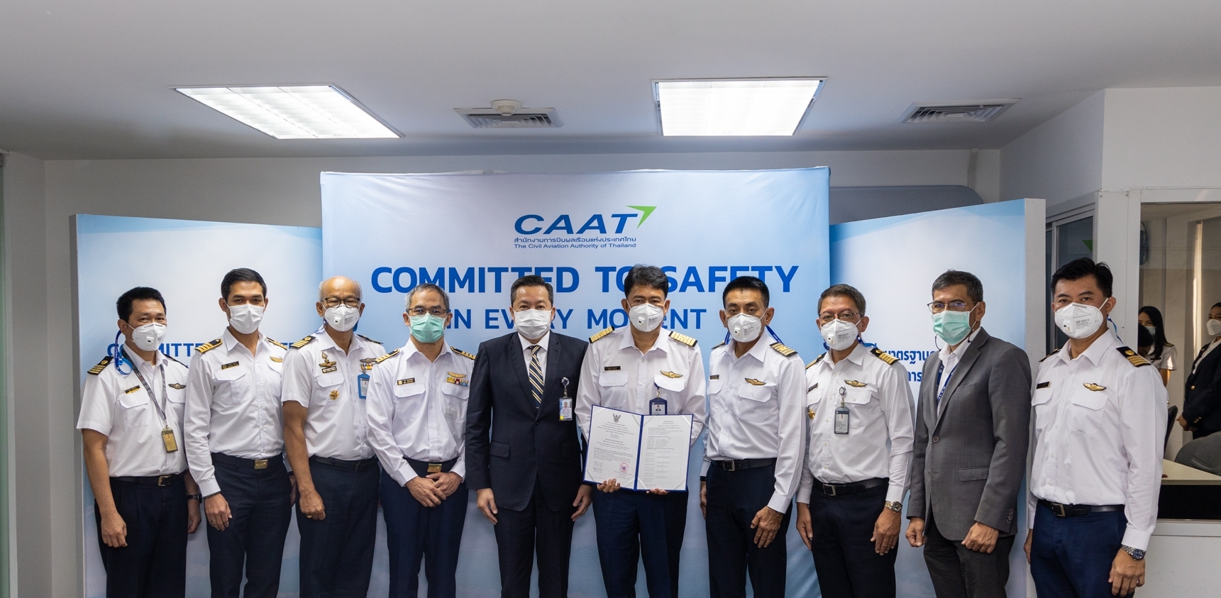 CAAT News 10/2565 : CAAT มอบใบรับรองสถาบันฝึกอบรมด้านการควบคุมจราจรทาง ...